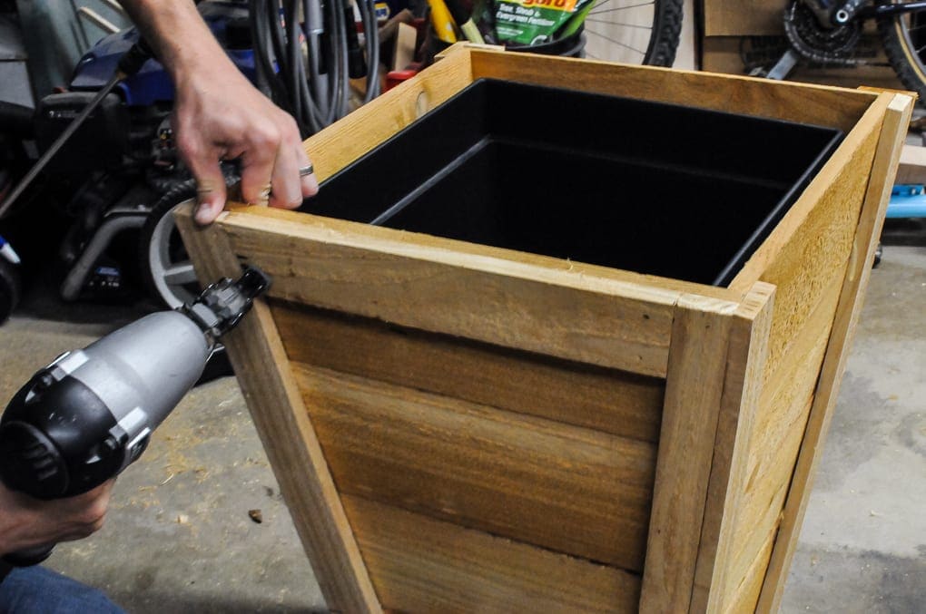 DIY Cedar Planter Box Tutorial - Juggling Act Mama
